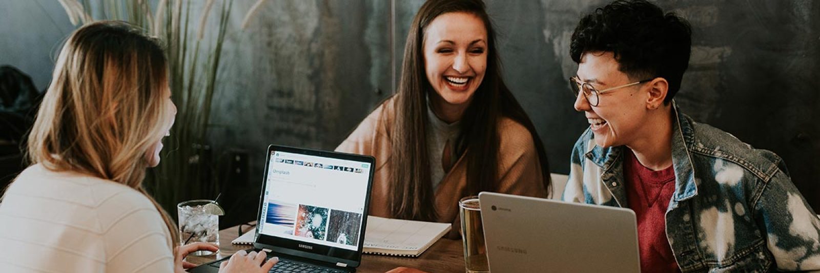 8 Signs of a Happy Office Culture